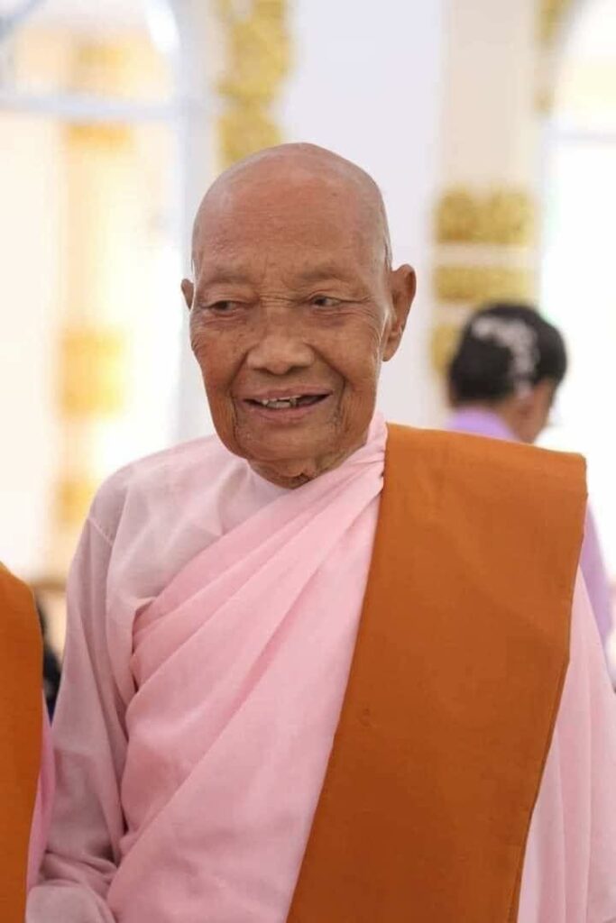 ဒေါက်တာ အရှင်နန္ဒမာလာ ဘိဝံသ ပါမောက္ခချုပ်ဆရာတော်ကြီး ၏ အစ်မတော် သက